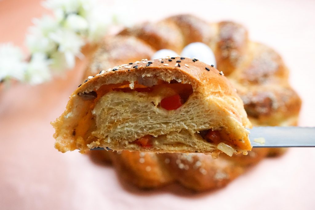 Svētku kliņģeris ar siera un gaļas pildījumu - Lindas Virtuve